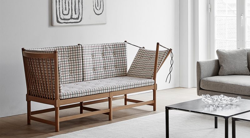 The Spoke-back sofa turns 75 - Scandinaviandesign.com