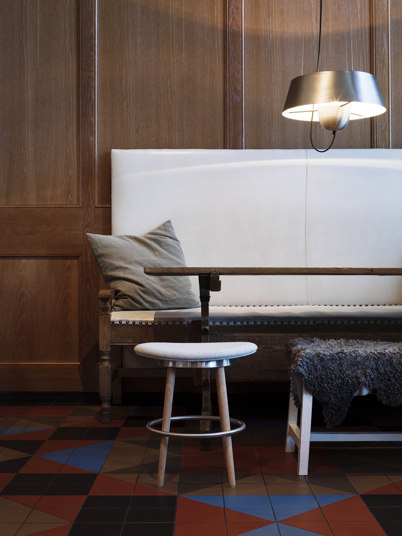 A very familiar & authentic stool, that adresses the need of everyday ...