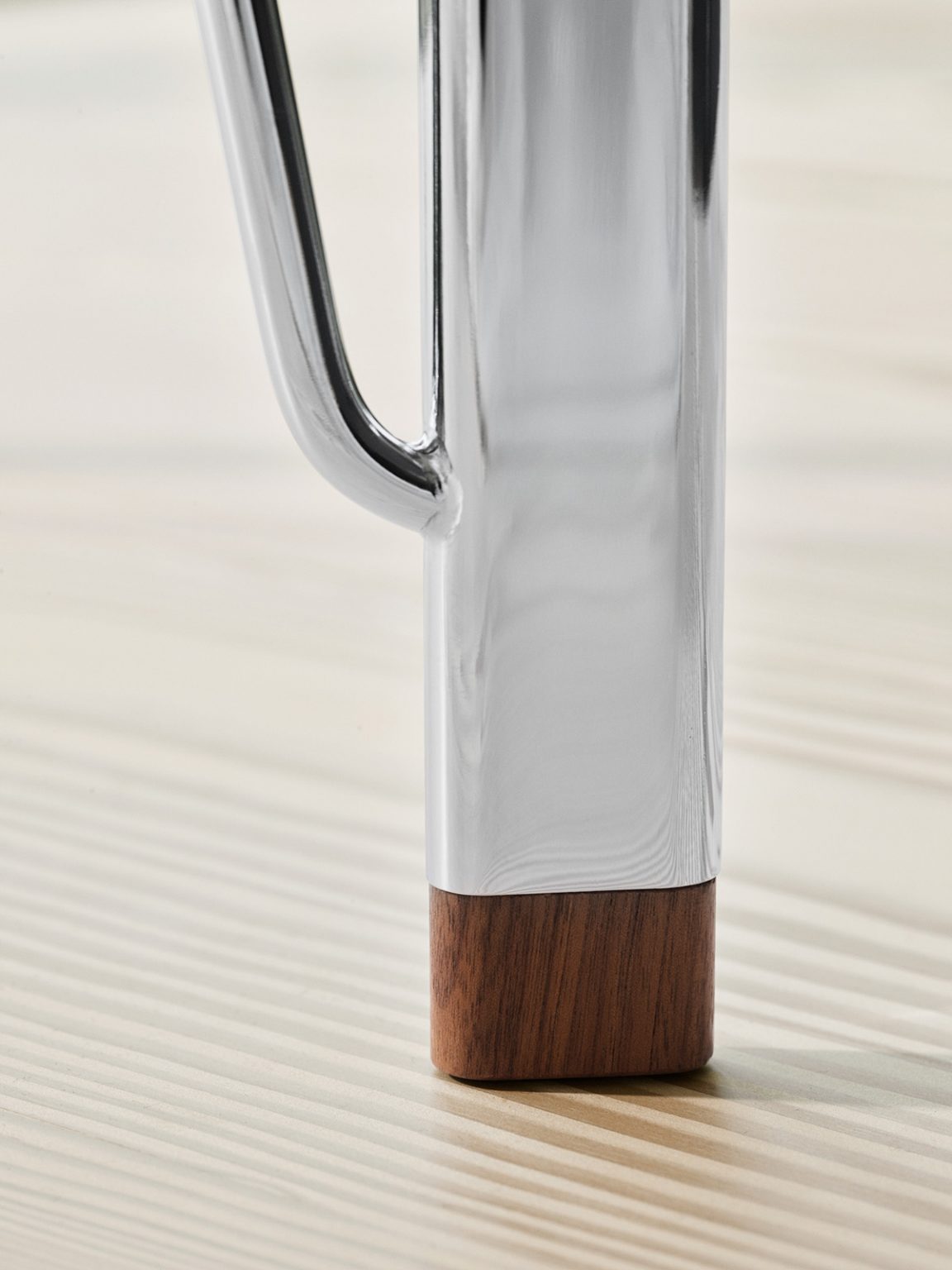 FH3605™ Writing Desk, the table leg by Arne Jacobsen in 1955 – Fritz ...