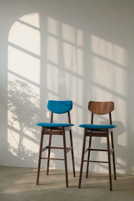 Stellar Works has reissued a series of chairs by Jens Risom - Scandinaviandesign.com