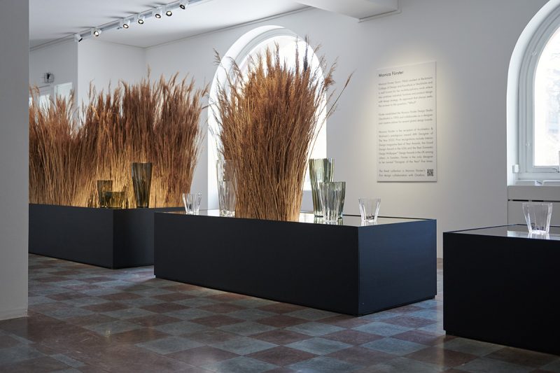 Pointe table is a design statement of ballet-like elegance by Monica ...