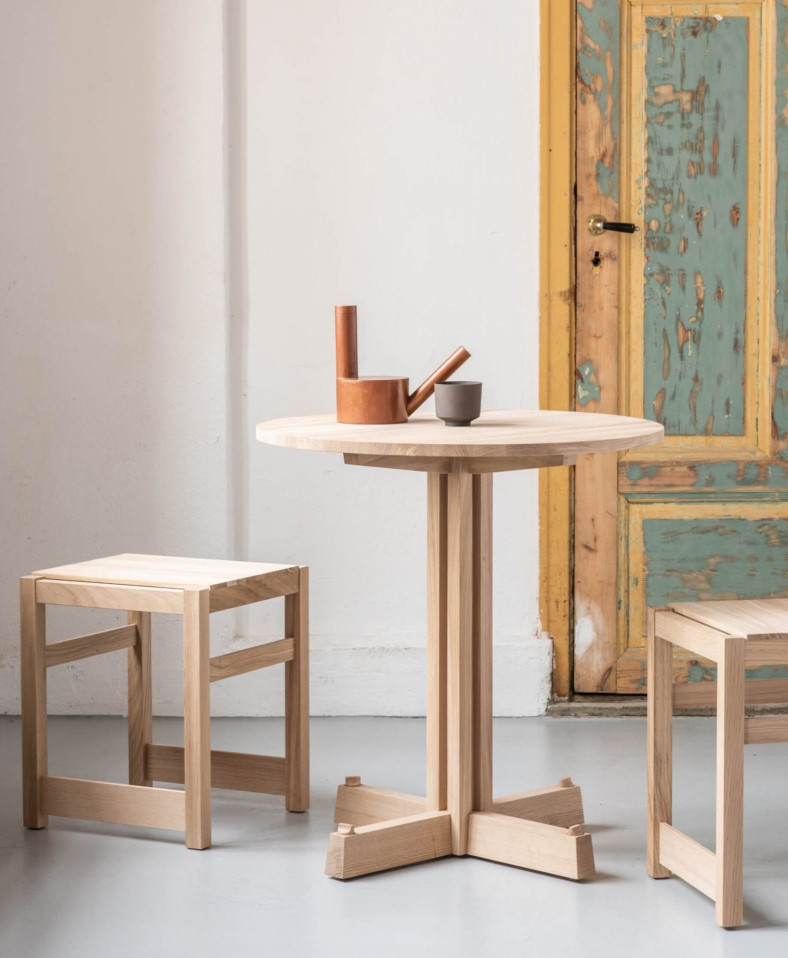 A table that brings focus to its own construction design by Anya Sebton ...