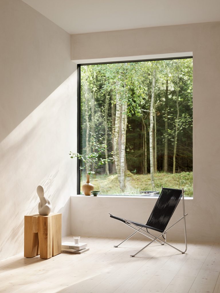 PK4™ – a modern and relaxed lounge chair by Poul Kjærholm – Fritz ...