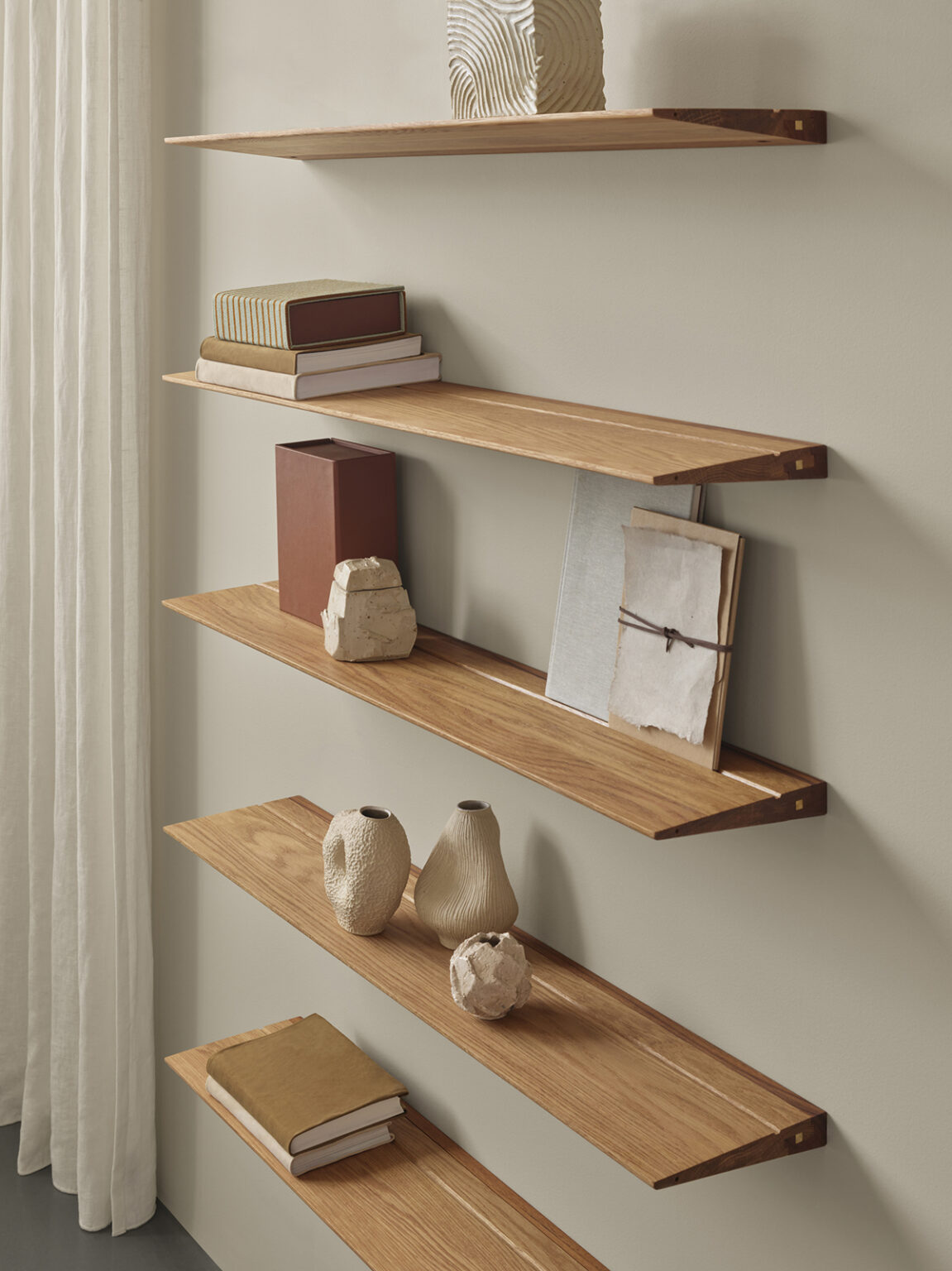 Tsugi Shelf which combines Japanese simplicity and Danish carpentry ...