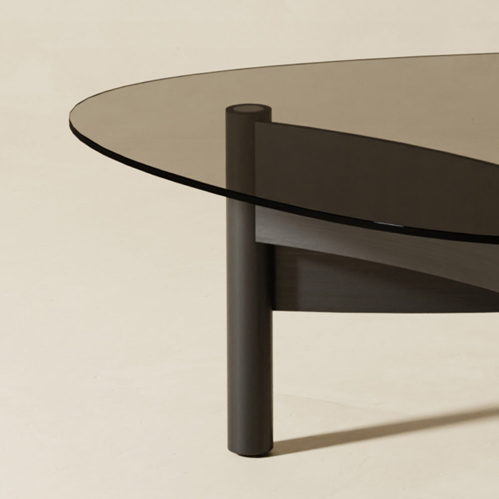 Table Sia has a simple & understandable expression with refined details ...