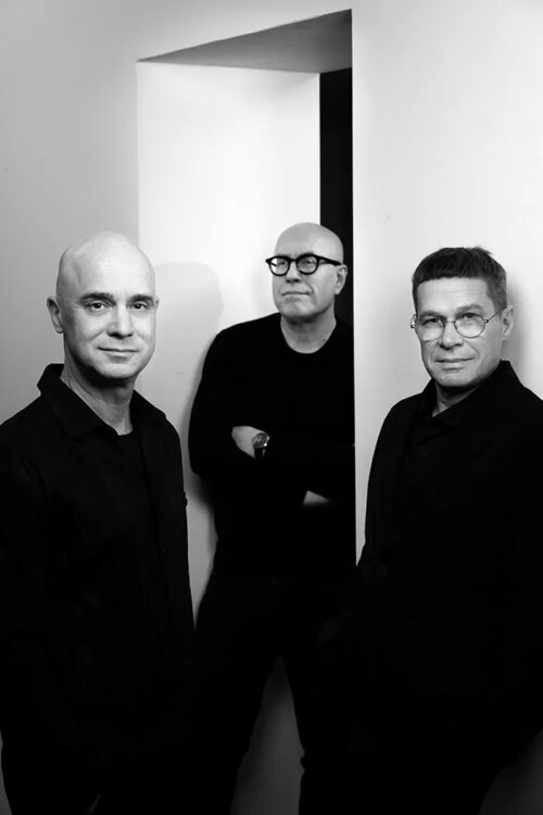 Angular and graphic, yet without compromising seating comfort Takete by ...