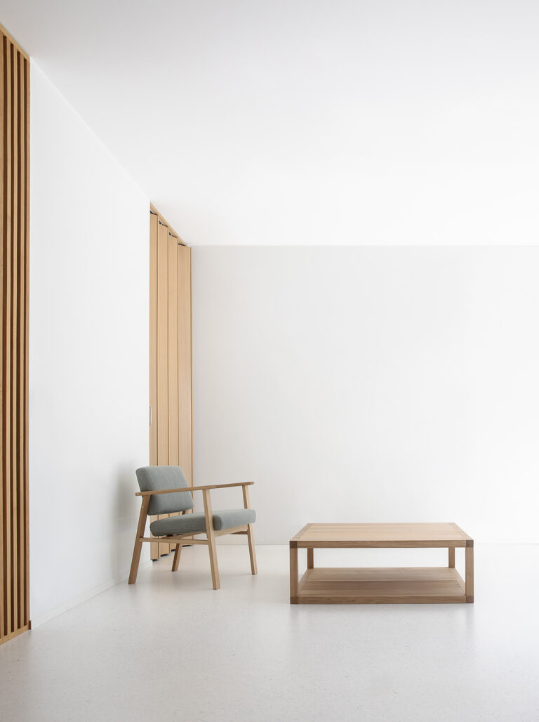 A new coffee table by John Pawson, as an addition to the Frame table ...